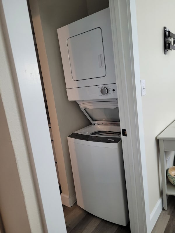 Brand New Remodel. Adorable 2-bedroom 1 Bath House In Downtown Tarpon Springs - Anclote Key Preserve State Park, Tarpon Springs