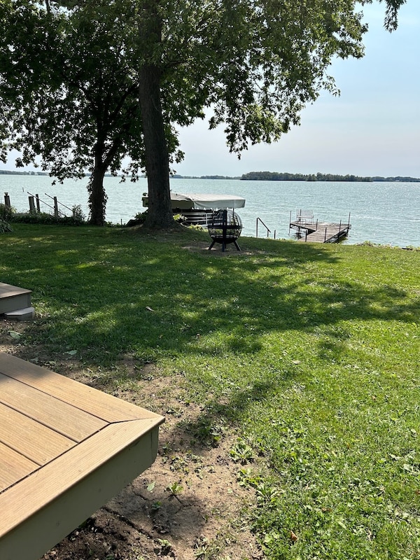 Charming 2-bedroom House On Delightful Fox Lake - All Year Around Paradise - Fox Lake, WI
