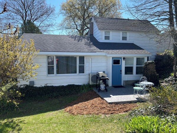 Adorable 2-bedroom Home, 2 Min Walk To Lake, Restaurants, Shops.near Sb Dunes - Beulah, MI