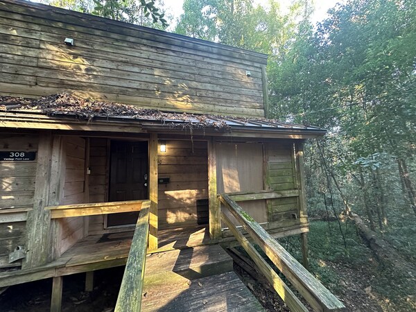 Convenient, Clean, Cozy, Cheap. - Tallahassee, FL