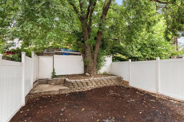 Charming 3-bedroom Townhome With Garden. 25 Mins From The City - New York City