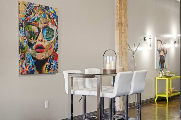 Top Floor Exec Penthouse W/million-dollar View In The Heart Of Downtown Dallas - Uptown - Dallas