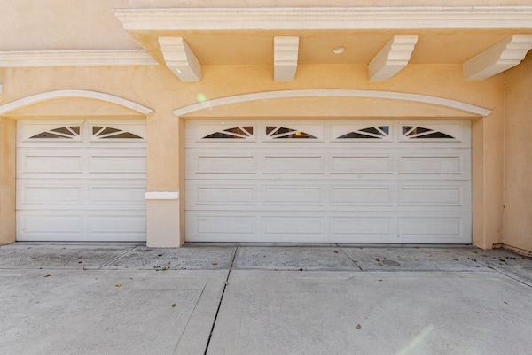 Spacious 4-bedroom 4-bathroom House With Parking & Ac In Fabulous Monterey Park - South Gate, CA