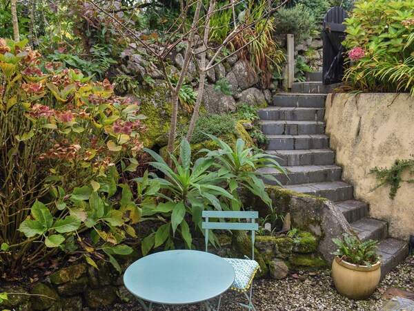 2 Bedroom Accommodation In Helston - England