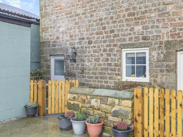 Dukes Cottage - Uk47495 - Leek