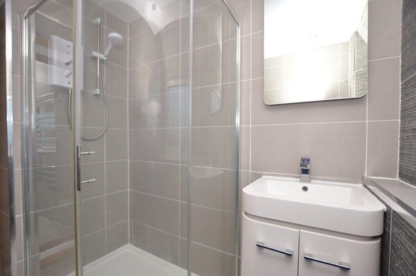 Luxury Coastal Retreat In Troon - Troon
