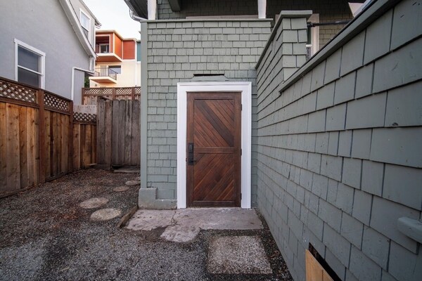 Rare, Newly Built 2 Bedroom 1 Bath With Secure Parking Space - Oakland, CA