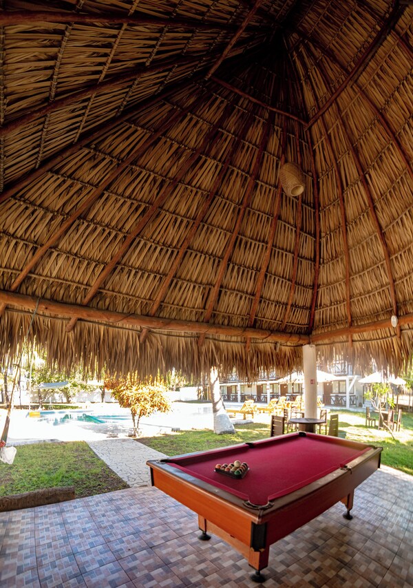 Playa Bambú-casa Completa Para 16-32 Personas Con Piscina Cerca Al Mar. - Monterrico