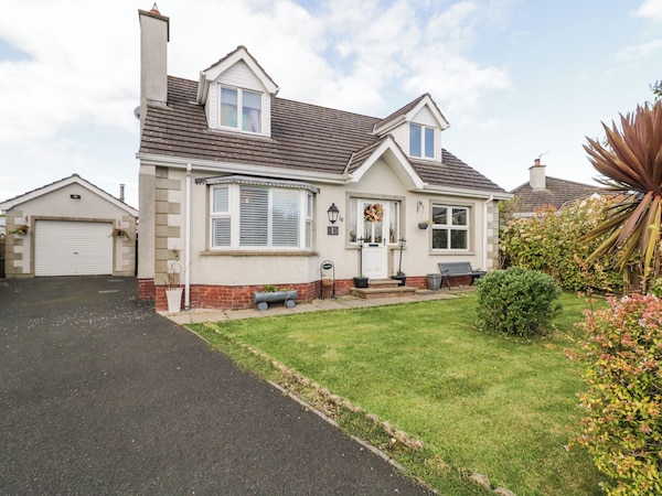 16 Whitehall Place, Family Friendly, With Open Fire In Ballycastle - Ballycastle