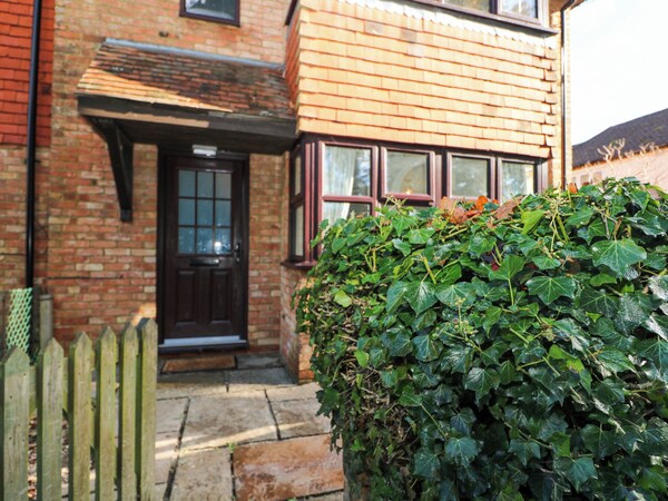 1 Stonewall Cottages, Pet Friendly, With A Garden In Kirdford - West Sussex