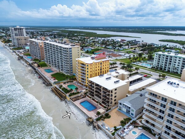 Newly Remodeled, Fully Furnished, 3-bed/2 Bath Condo With Direct Ocean Access - Daytona Beach Shores, FL