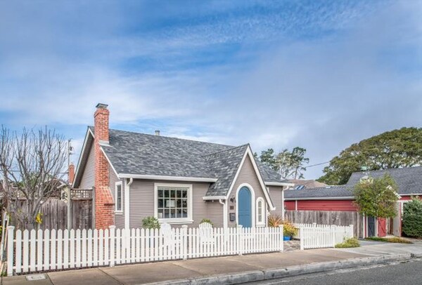 Peaceful, Updated Cottage. Walk To Town & Beach. 2 Aquarium Guest Passes. - Monterey, CA