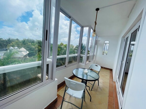 Beachfront Bliss: Stunning Sea View Apartment - Mauritius