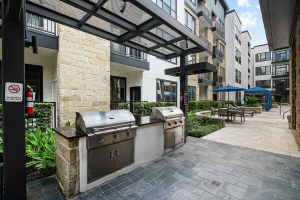 Bayou City Retreat Downtown Vibes - Northside - Houston