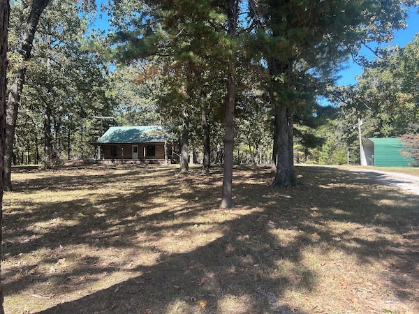 Charming 3-bedroom Cabin In Eucha With Wifi And Firepit - Lake Eucha, OK
