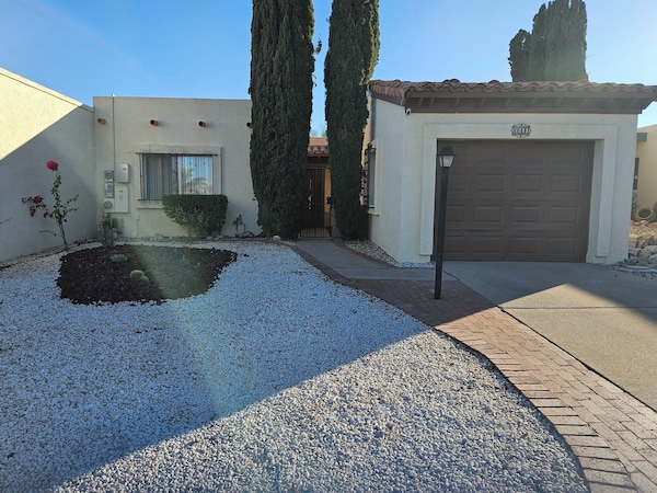 Large Charming 2-bedroom House With Wifi, Ac In Fabulous Green Valley - Green Valley