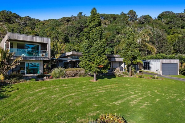 Come And Stay At Xandie's!  Premium Accommodation At Waihau Bay! - Te Kaha