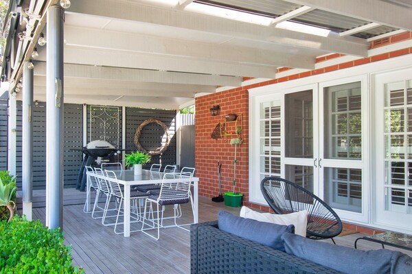 The Macleay - Poolside Entertainer, Pets Allowed - Wagga Wagga