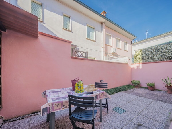 Estupenda Casa De Vacaciones  Para 8 Personas Con Tv, Patio Y Aparcamiento - Viareggio