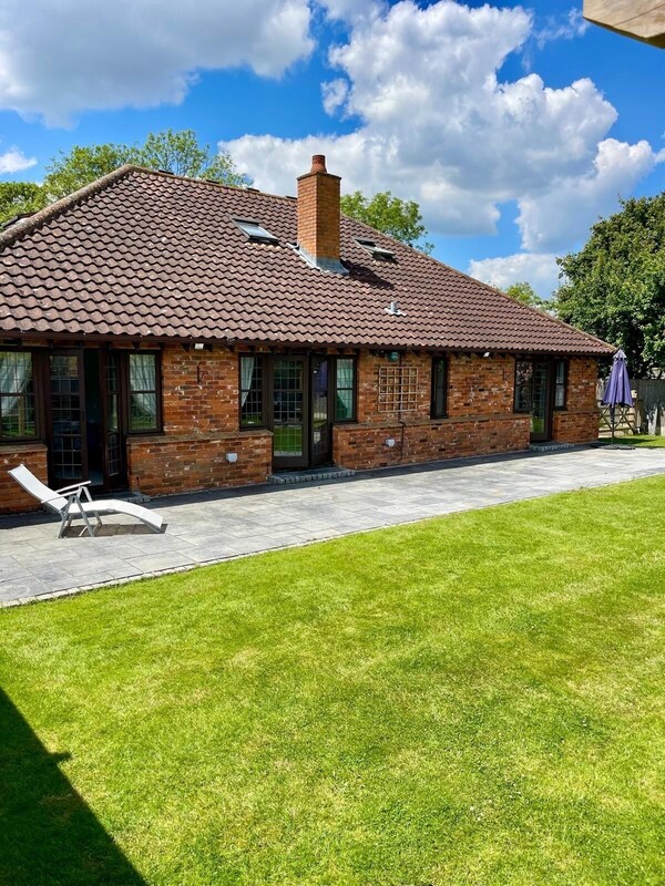 Spacious 6-bedroom House In Charming Bedford With Wifi - Campton
