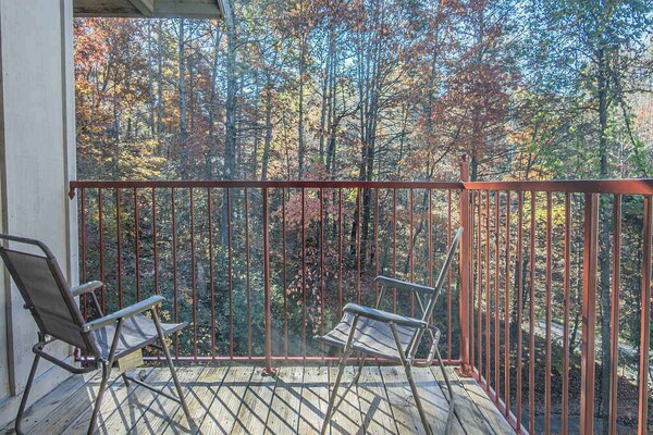 Sasquatch Lodge F: Mountain Views & Family Fun! - Gatlinburg, TN