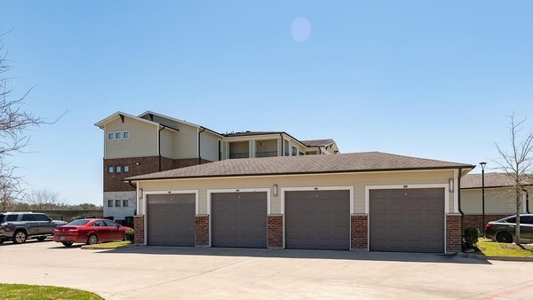 Landing At Falcon At Grand Harbor - 1 Bedroom In West Cypress - Katy, TX