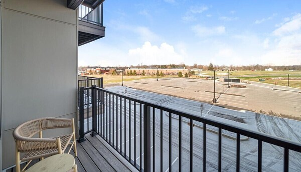 Landing At Mccord Square - 1 Bedroom In Mc Cordsville - Splash Pad, Fishers
