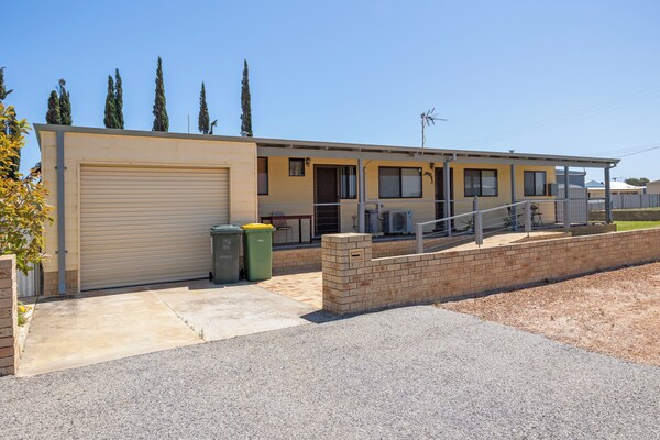 Sandy Smiles  Family Home In Jurien Bay - Jurien Bay
