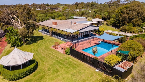 Chenu Lakeside Homestead: Your Perfect Holiday Retreat - Paynesville