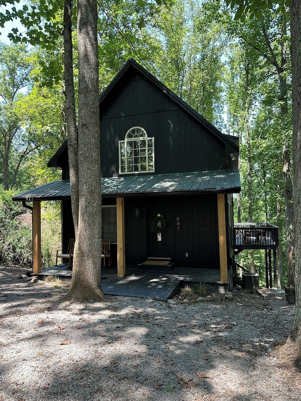 Charming Treehouse Cabin With Wifi, Hot Tub, Firepit In Marvelous Smithville - Smithville, TN