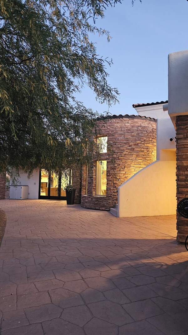 5054 Sqft Luxury 4-bed 5.5 Bath W/ Theater, Gamerm, Pool, Fitness Room On 2.5 Ac - Apache Junction, AZ