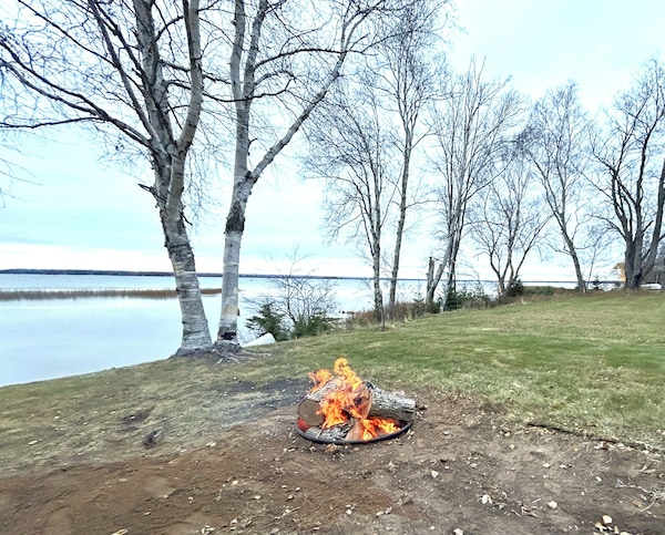 Charming 3-bedroom Cabin With Lake Superior Bay Views And Direct Water Access! - Brimley State Park, Brimley