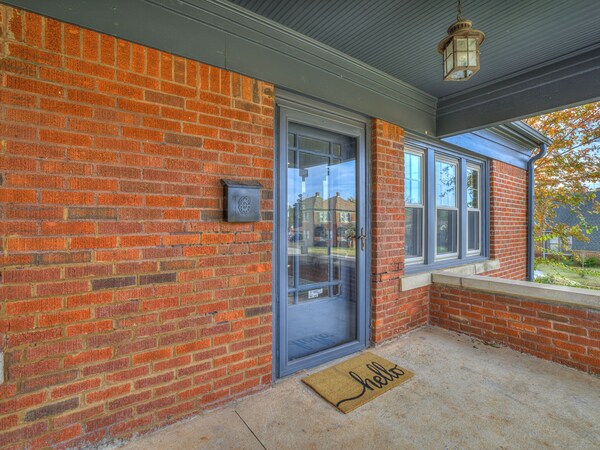 Blue Canvas Cottage By The Paseo - 10 Guests - Oklahoma City, OK