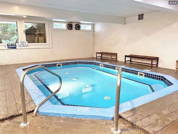 Seasons Cottage Near Attitash W/ Community Pool, Fitness Rm, Tennis And More! - Carousel, Intervale