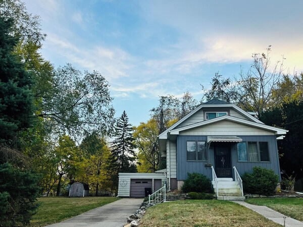 Charming Vintage Hideaway With Finished Attic - Peoria, IL