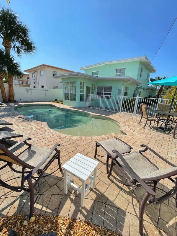 Family Fun Starts Here! Cozy 3br + Sunroom, 2-min Walk To The Beach!" - Cocoa Beach, FL