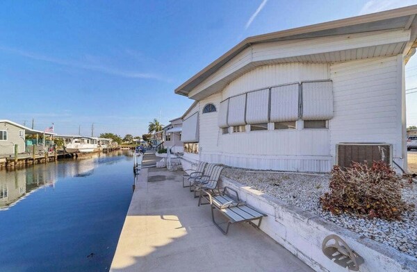 6 Houses To Open Water. Serene Waterfront Escape - Sarasota, FL