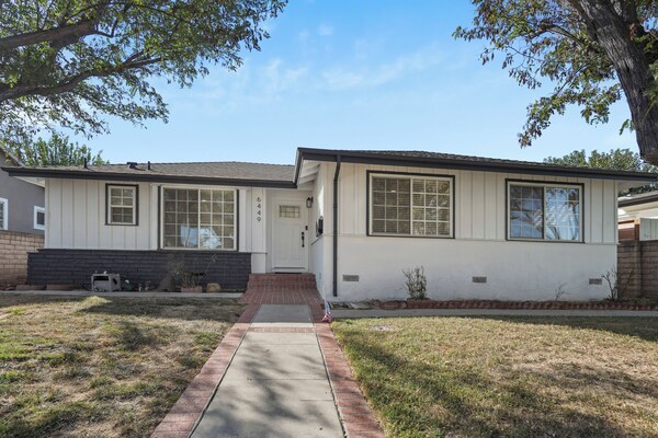 Modern Home With Office Near Warner Center, Spacious Yard Pets Welcome - Calabasas, CA