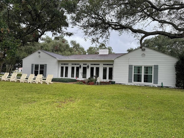 Luxury 6 Bedroom Vintage Estate Home Sitting In 11 Acres Inside Sienna - Missouri City, TX