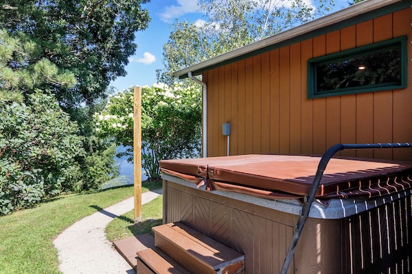 Adorable 3-bedroom Cottage In Charming Iola - Wisconsin