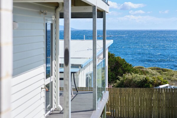 Bicheno Ocean Views Apt 1 - Freycinet Holiday Houses - Bicheno
