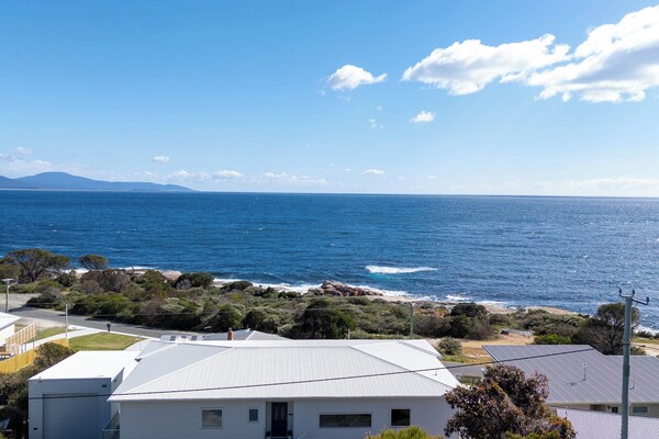 Bicheno Ocean Views Apt 2 - Freycinet Holiday Houses - Bicheno