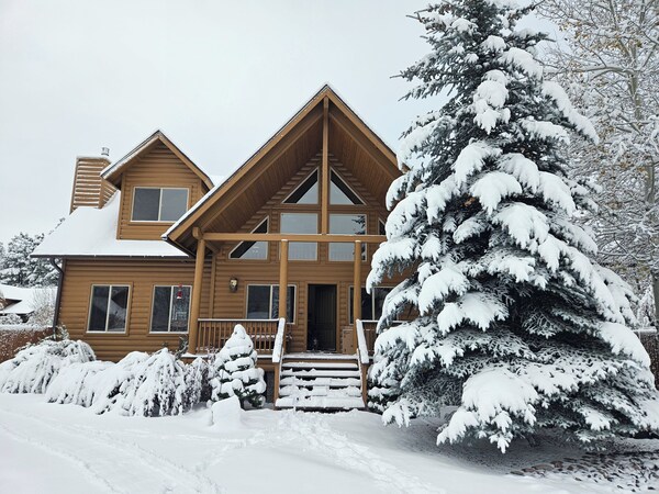 Pinetop, Arizona 4 Bdrm Beauty. Can Sleep Up To 16. All New Furnishings. Updated - Pinetop-Lakeside, AZ