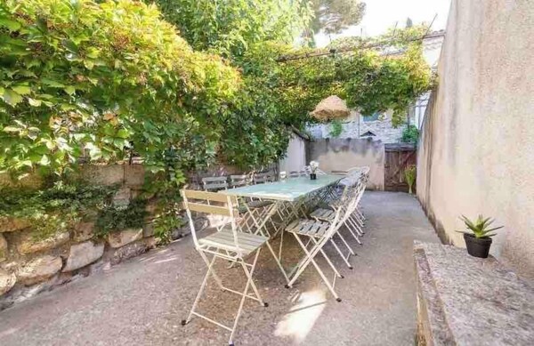 Maison Cosy Lodge, 15 P, Clim, Wifi, Cour, Garage - Remoulins