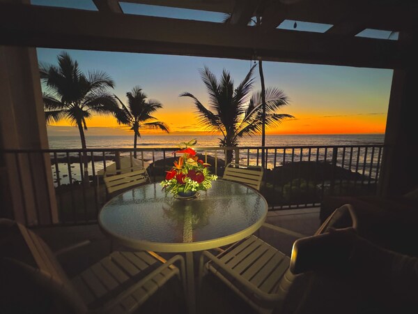 Leave Reality Behind: Kona's Ultimate Oceanfront Getaway With Top Superhost Care - Hawaii