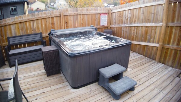 Bristol Abode-state St, Hot Tub, Firepit, Casino - Bristol, TN