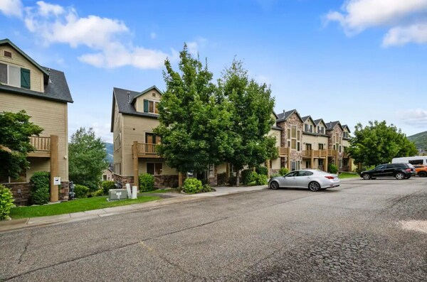 Timberline Condo At Moose Hollow, End Unit W/ Full Windows, Steps From Hot Tub - Eden, UT
