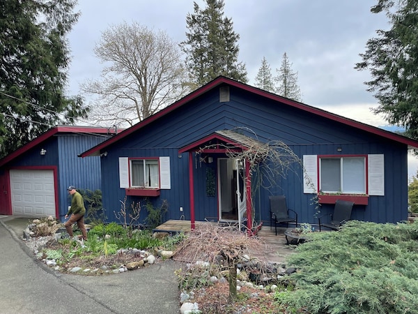 Ocean, Mountain And Harbour Views. Family Friendly House. - Quadra Island
