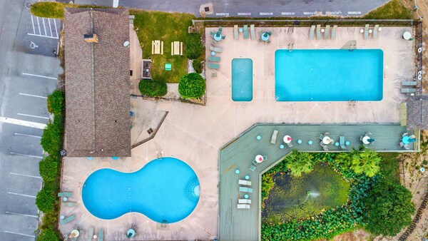 Almost Heaven In Lighthouse Point, Ocean Views, Pool Access - Tybee Island, GA