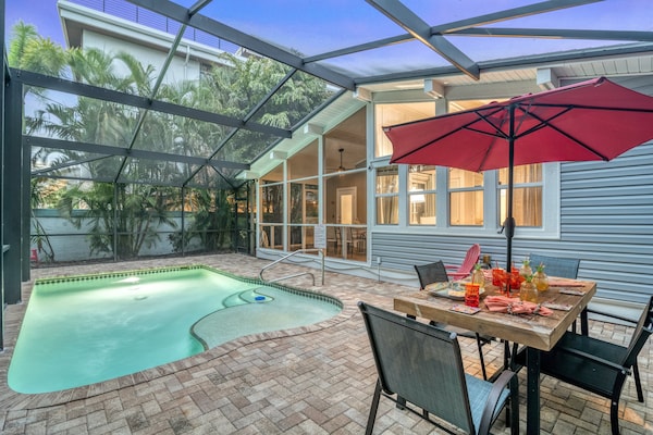 Palm Shade Cottage | Charming 1-bedroom In Sk, Access To Pool, Walk To Beach! - Siesta Key, FL